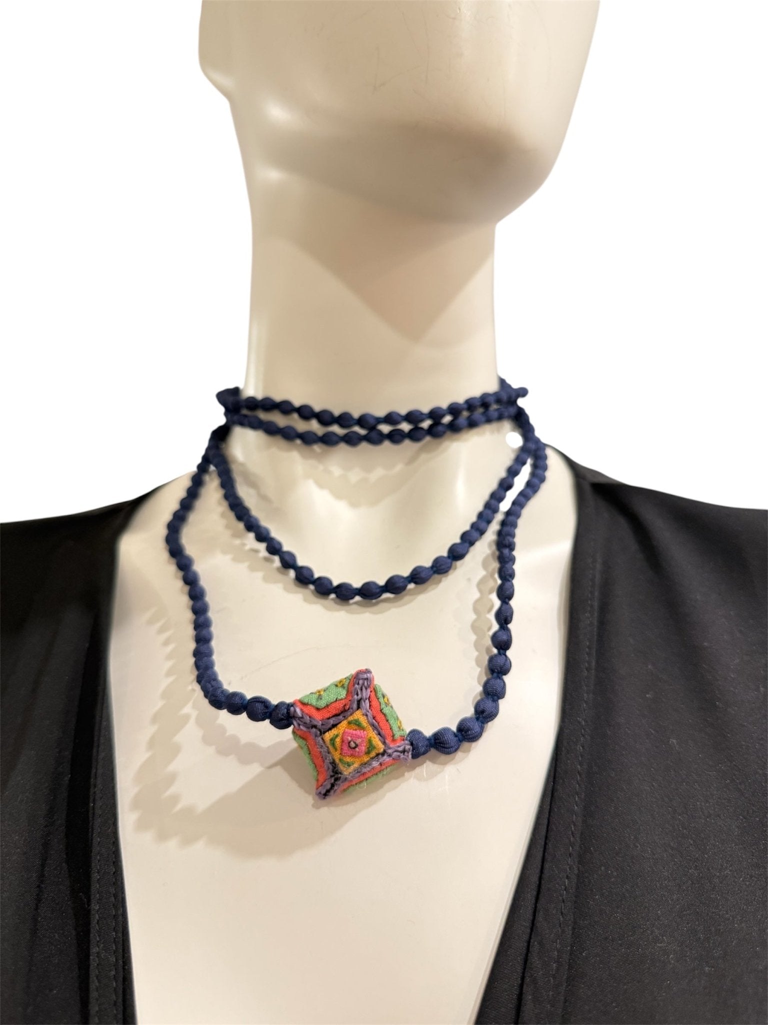 Necklace Il Baco Da Seta MINI BALL BALLS BLUE ALMOHADÓN – ilbacodaseta